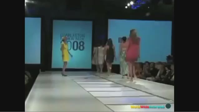 Best of Runway Models Falling: It's Okay to Laugh - The Hollywood Gossip