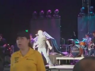 Scotty McCreery Falls Off Stage, Blames Brad Paisley for Mishap - The ...