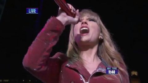 Taylor Swift Rocks New York with New Year's Eve Performance - The ...