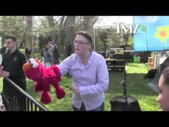 Elmo: Now Voiced By New Actor/Actress! - The Hollywood Gossip