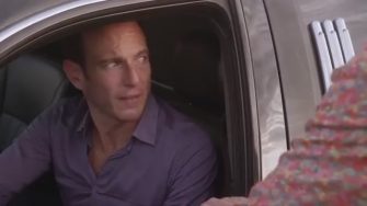Arrested Development Season 4 Sneak Peeks: Bees! Ostriches! - The ...