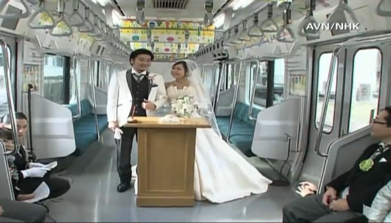 Couple Gets Married in Train Car - The Hollywood Gossip
