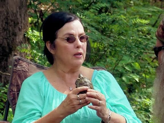 Duck Dynasty Clip - Miss Kay's Turtle - The Hollywood Gossip