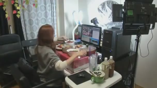 Woman Earns $9K a Month From Fans Watching Her Eat on Webcam - The ...