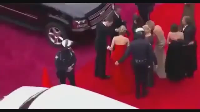 Jennifer Lawrence Trips and Falls at Oscars: Yes, Again - The Hollywood ...