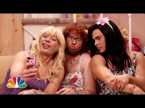 Zac Efron and Seth Rogen Dress in Drag on The Tonight Show - The ...