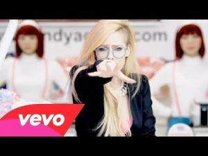 Avril Lavigne Responds to Hello Kitty Controversy: I'm Not Racist ...