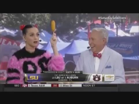Katy Perry Hits on Trevor Knight, Throws Corn Dogs at LSU Fans, Trolls ...