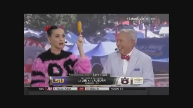 Katy Perry Hits on Trevor Knight, Throws Corn Dogs at LSU Fans, Trolls ...