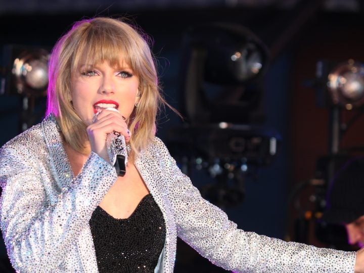 Taylor Swift Performs on Stage - The Hollywood Gossip