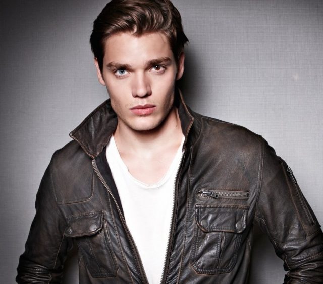 Dominic Sherwood: 5 Things to Know About the Actor - The Hollywood Gossip
