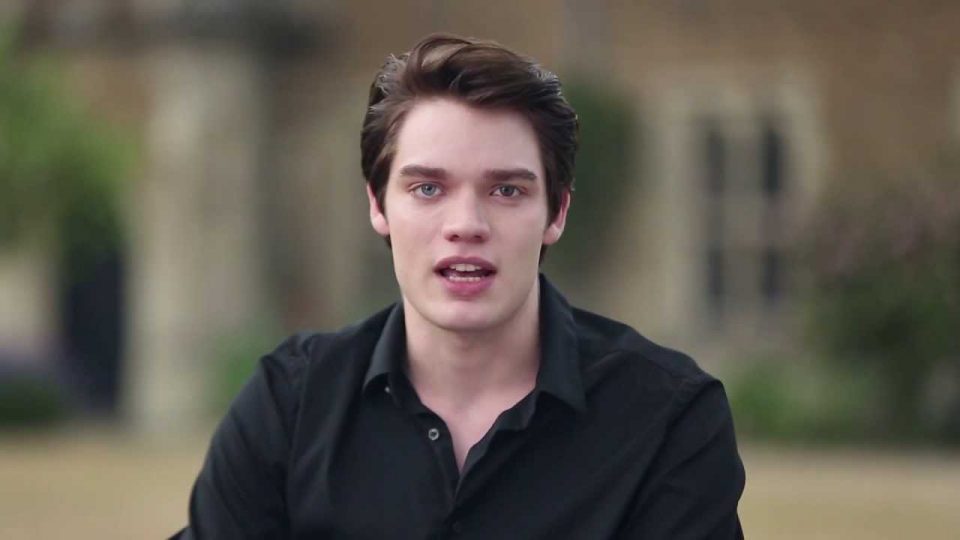 Dominic Sherwood: 5 Things to Know About the Actor - The Hollywood Gossip