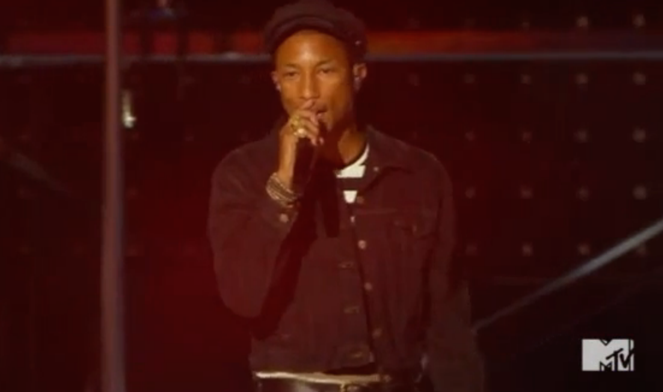 Pharrell Sings for "Freedom" at 2015 VMAs - The Hollywood Gossip