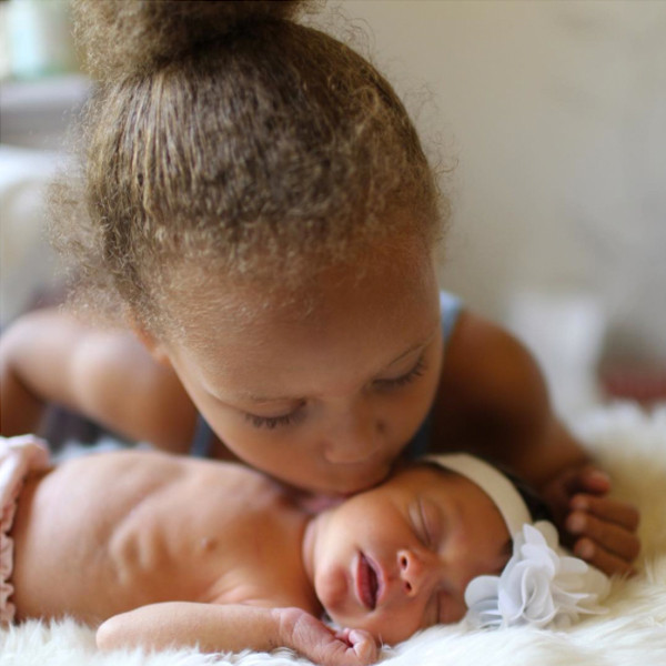 Riley Curry Kises Newborn Sister in Cutest Photo EVER - The Hollywood ...