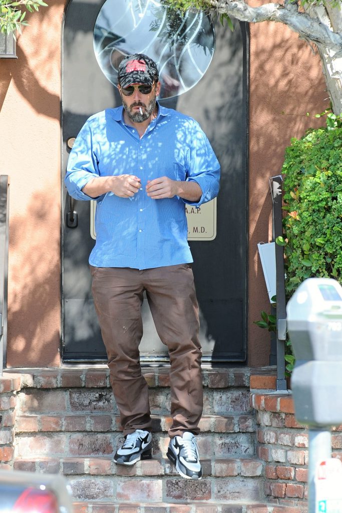 Ben Affleck Smoking - The Hollywood Gossip