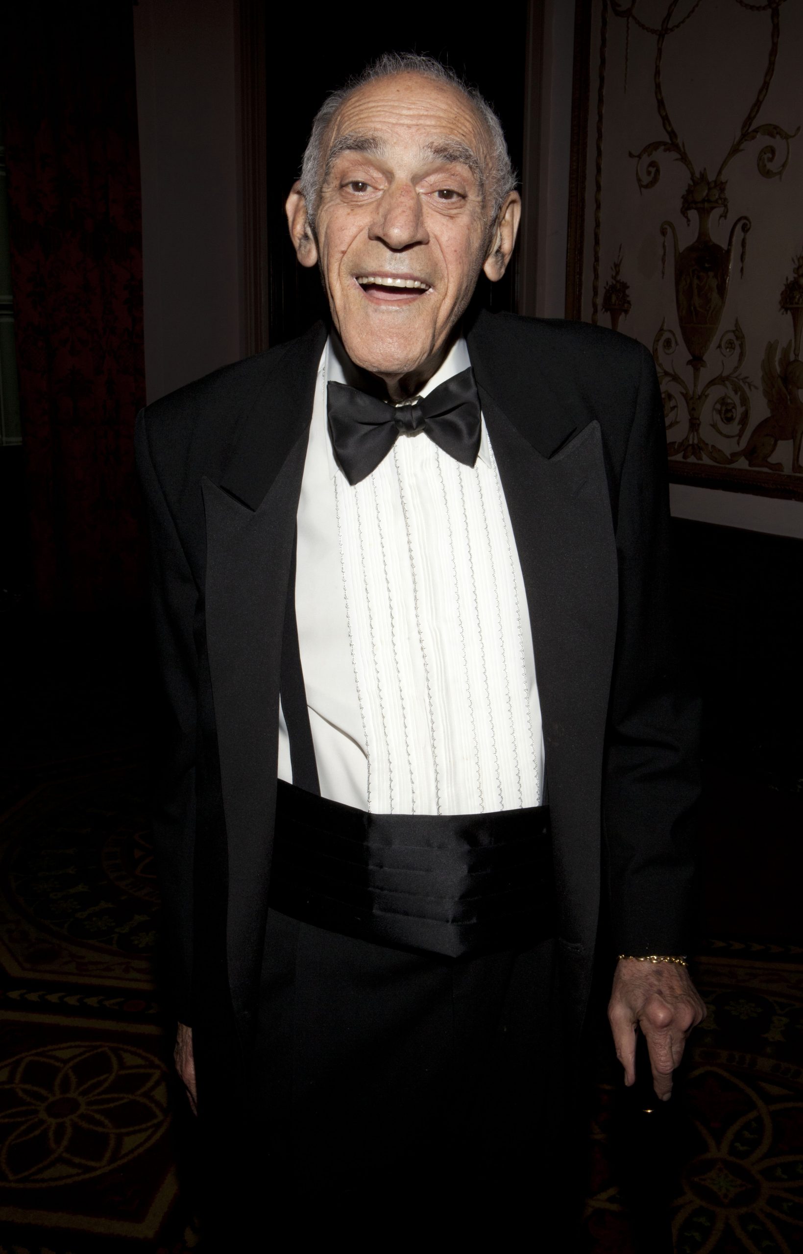 Abe Vigoda Dies; Legendary Actor Was 94 - The Hollywood Gossip