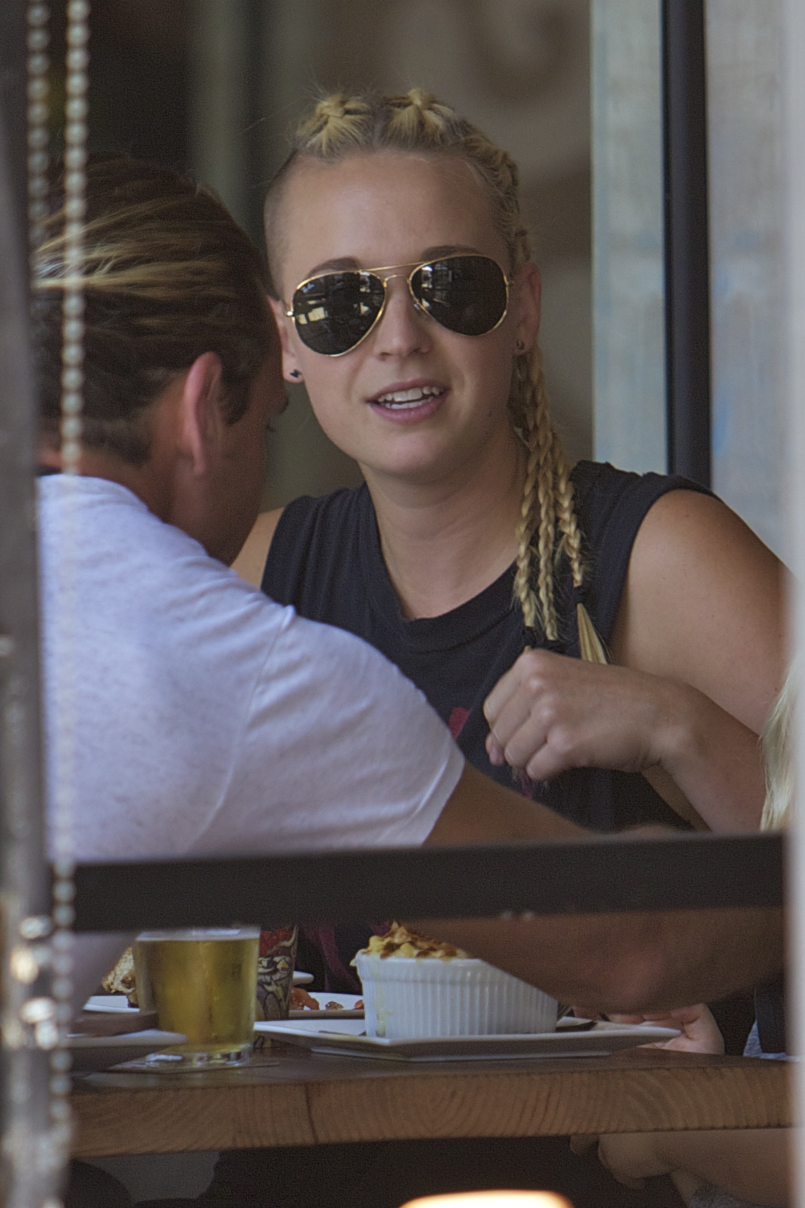 Mindy Mann Joins Gavin Rossdale at the Studio City Farmers Market in ...