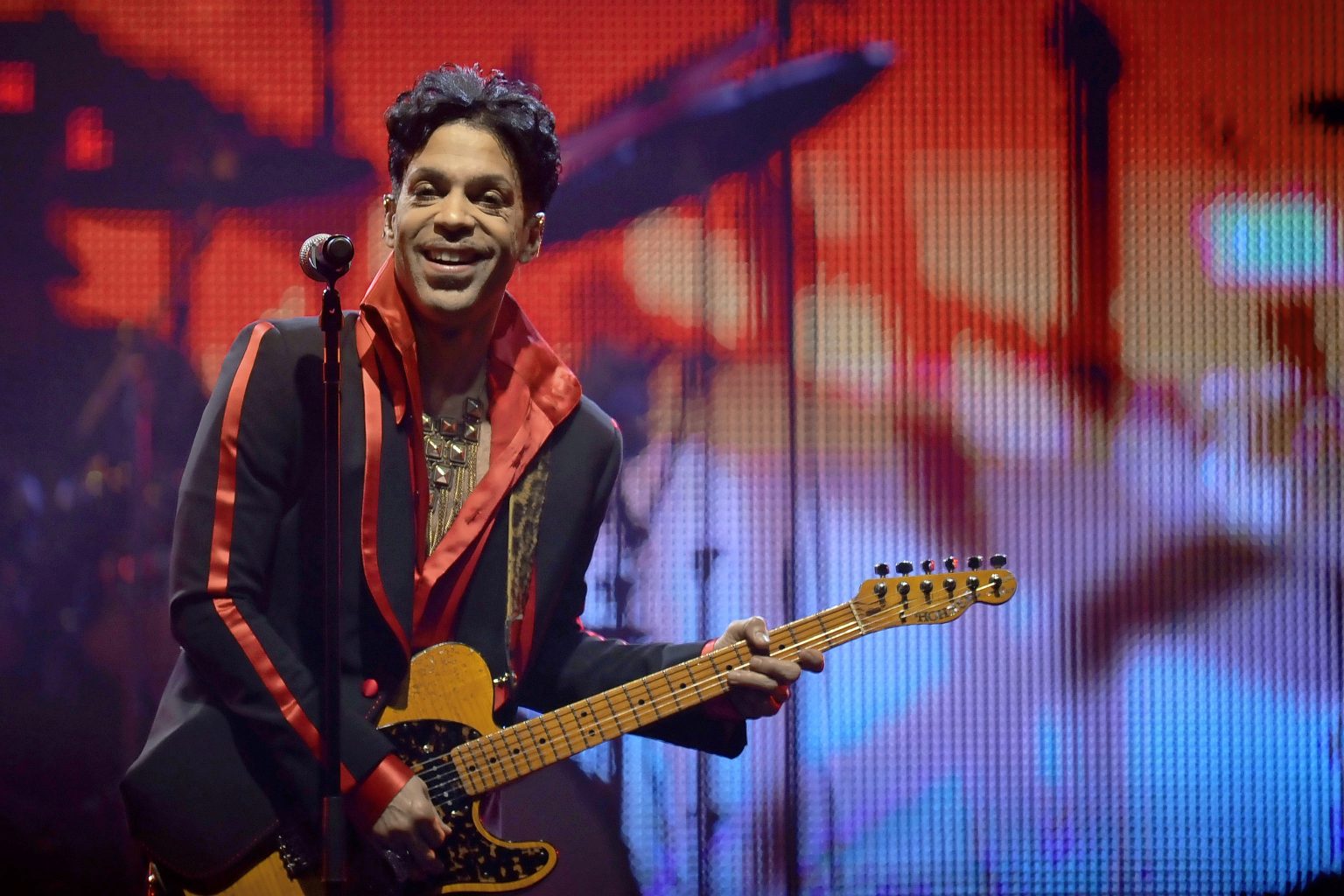 Prince: Remembering the Music Legend's Life In Photos - The Hollywood ...