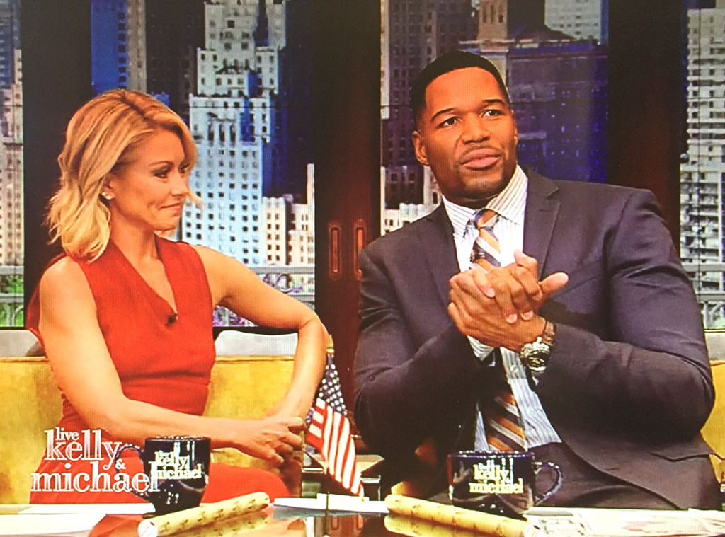 Kelly Ripa Finally Tells Viewers That Michael Strahan is Leaving Early ...