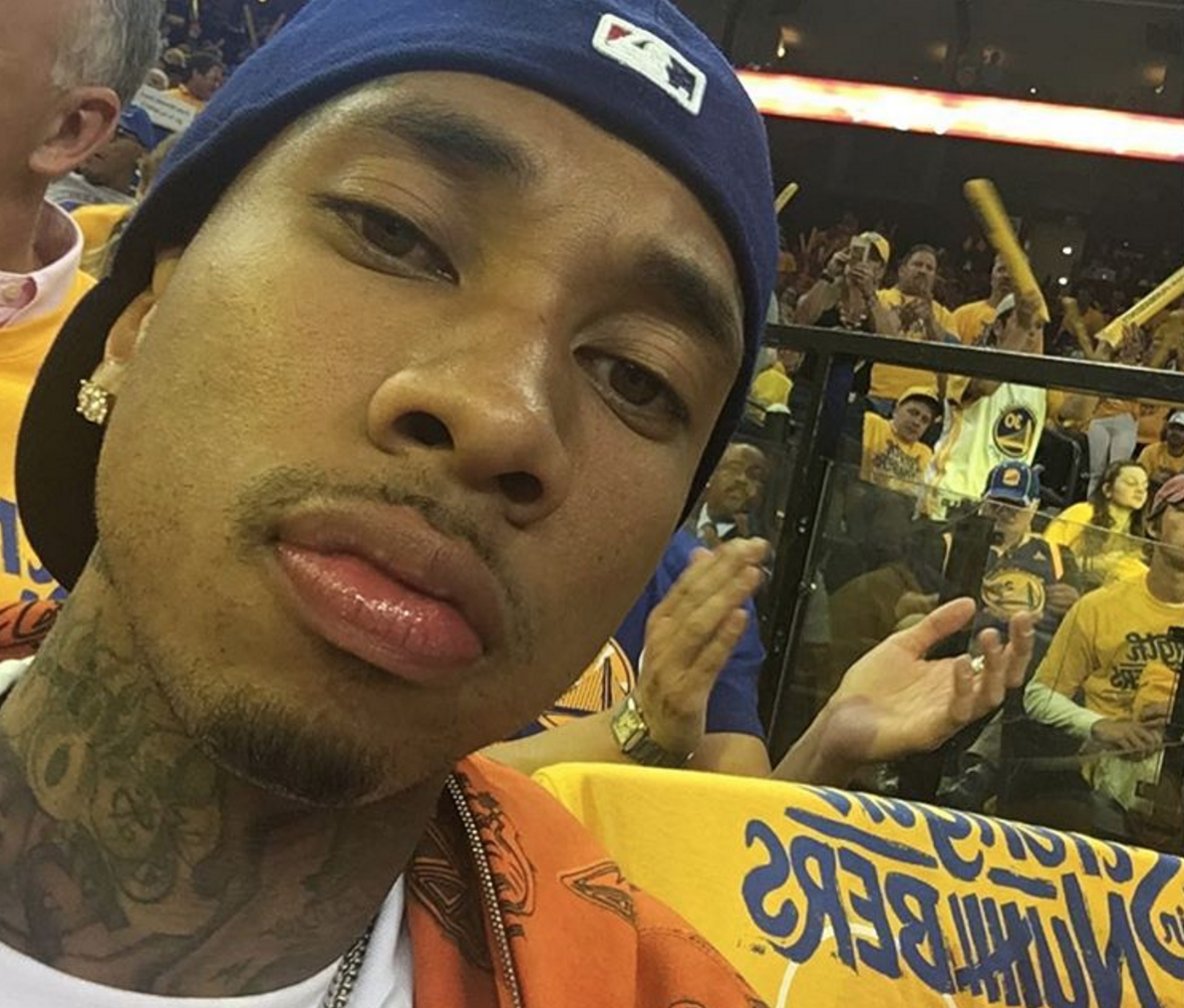 Kylie Jenner: Still Texting PND Behind Tyga's Back?! - The Hollywood Gossip