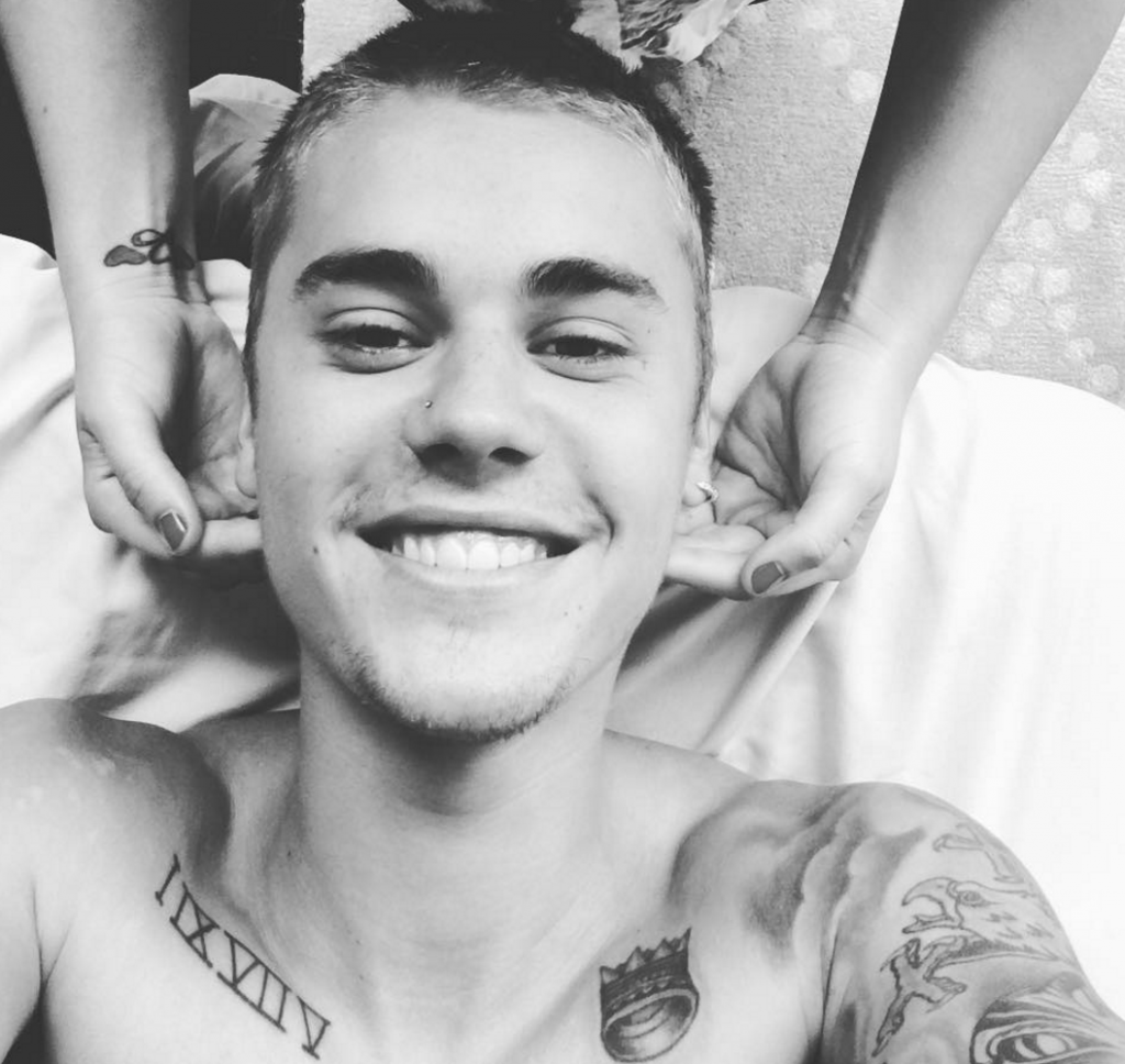 Justin Bieber Head Massage - The Hollywood Gossip