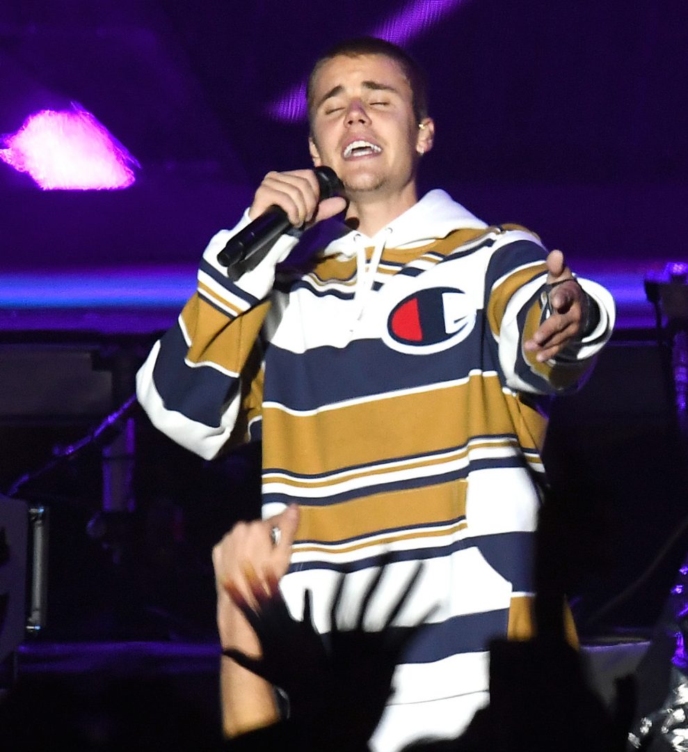 Justin Bieber Wears World's Worst Disguise, Blows Snot on Fans - The ...