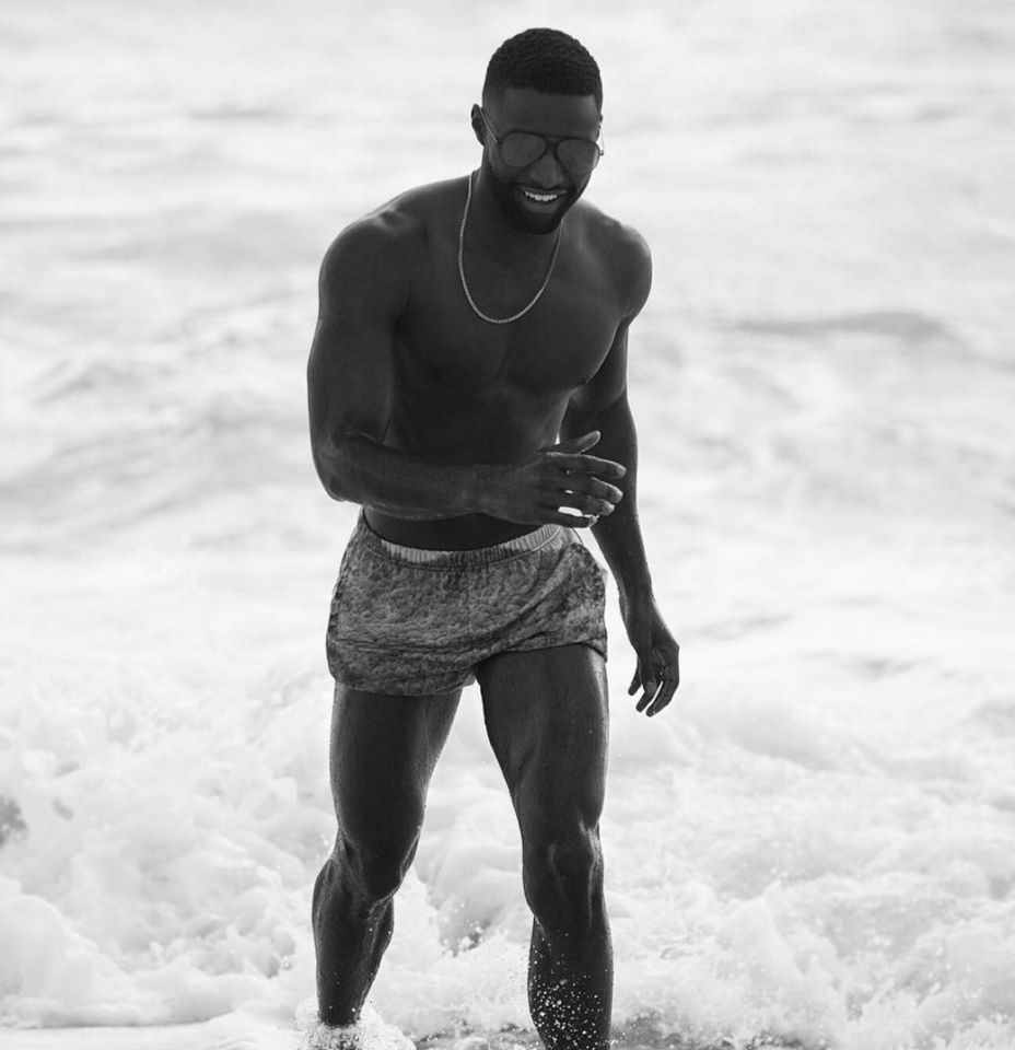 Pilot Jones Shirtless - The Hollywood Gossip