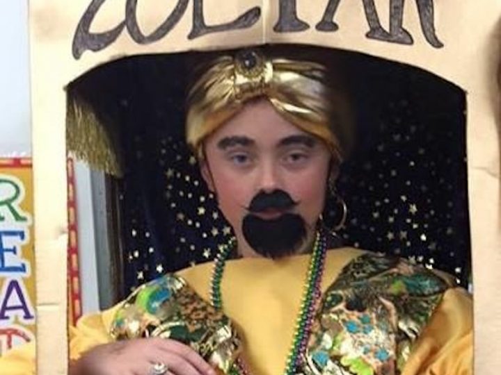 Zoltar - The Hollywood Gossip