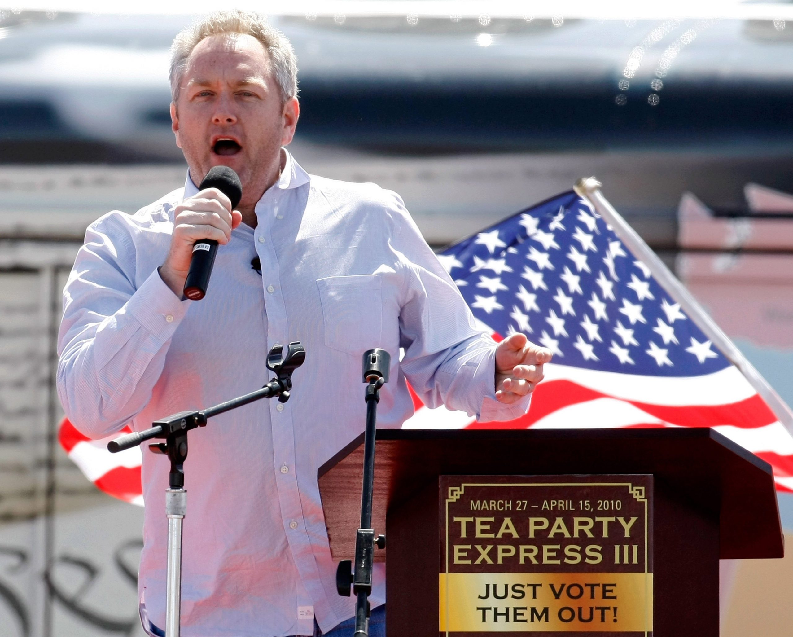 Andrew Breitbart: Pundit's Tweet Before Death Leads to Sex-Trafficking ...