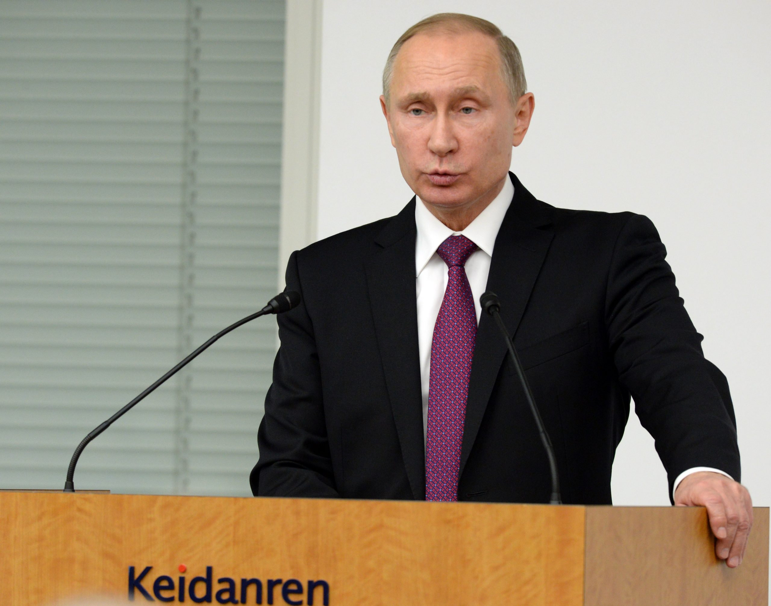 AnnaLynne McCord Reads Poem for Vladimir Putin, Is the Epitome of CRINGE