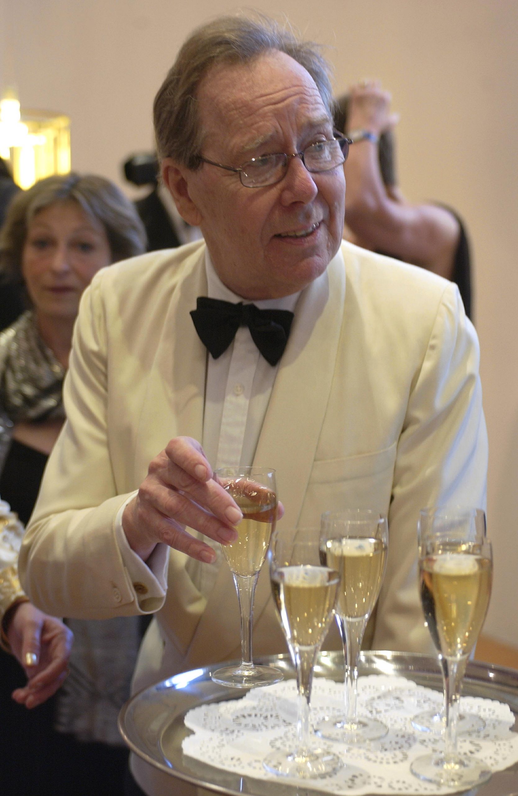 Lord Snowdon Dies; Royal Rogue Was 86