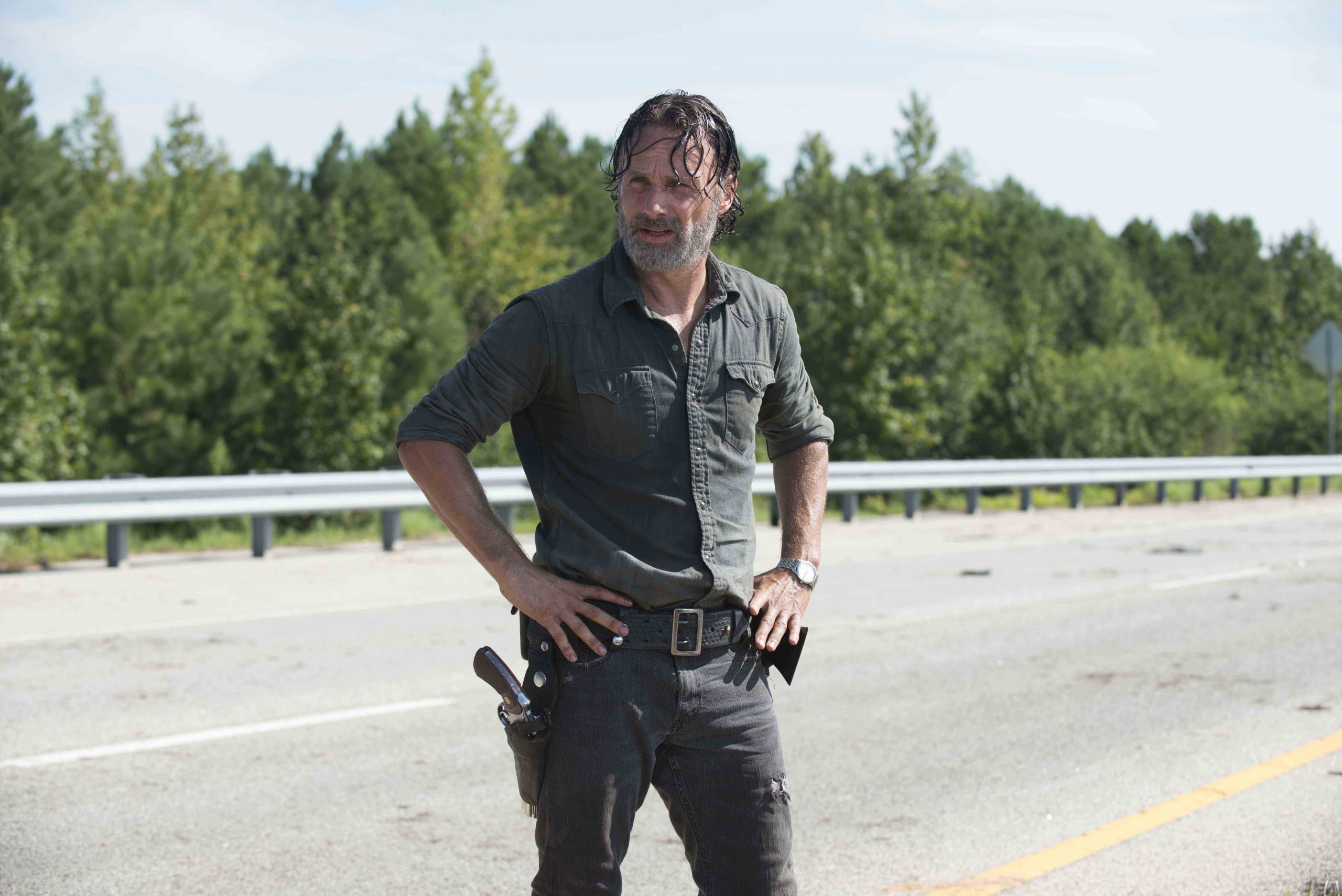 Rick Grimes Is On An Empty Road - The Walking Dead Season 7 Episode 9 ...