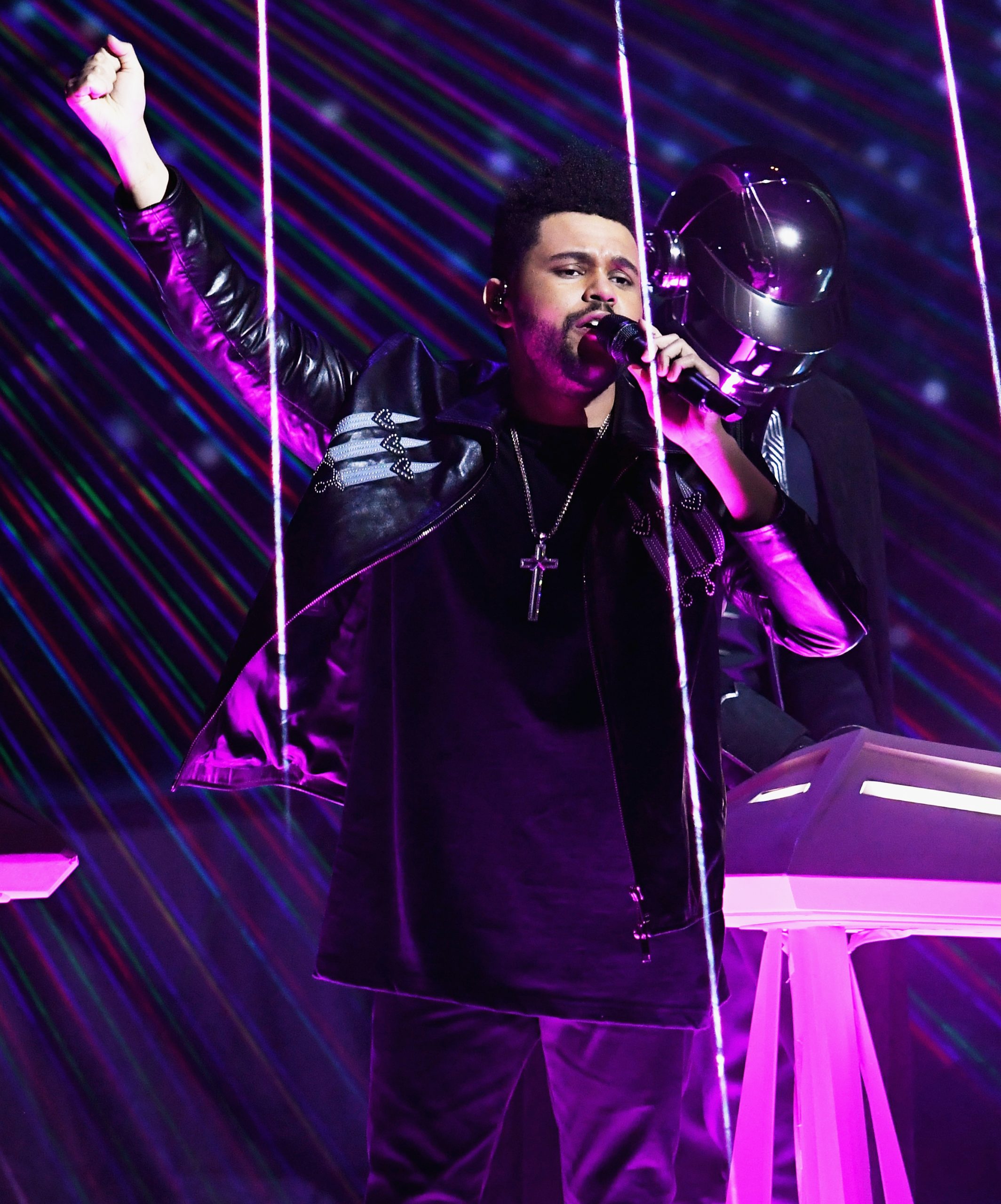 Weeknd on Stage - The Hollywood Gossip