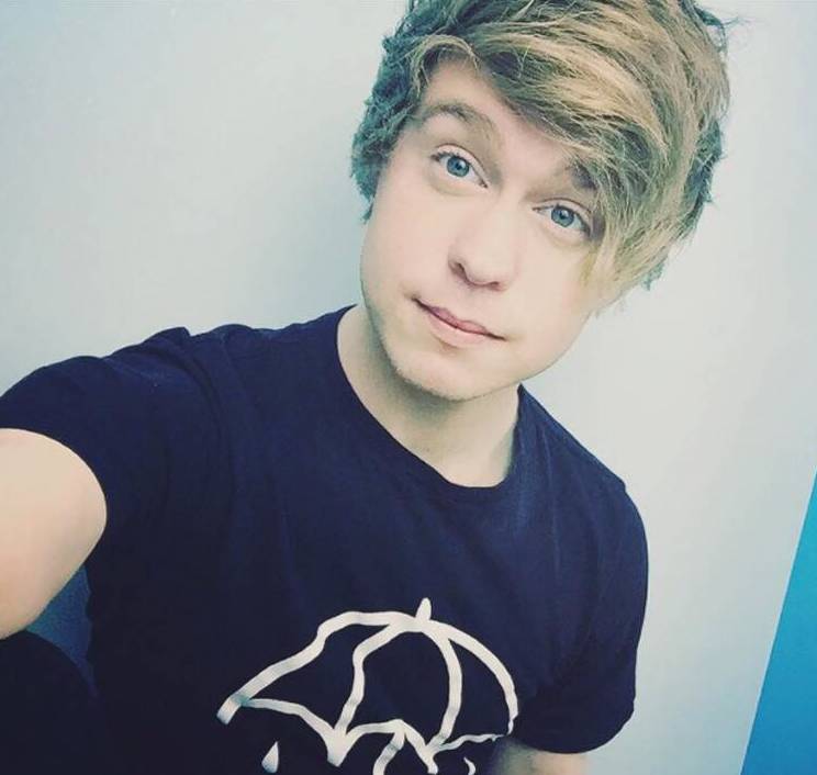 Austin Jones - The Hollywood Gossip