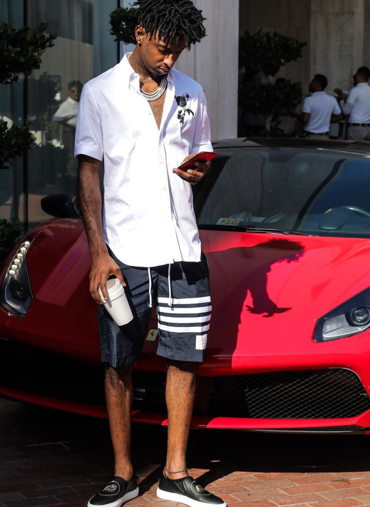 21 Savage Poses - The Hollywood Gossip