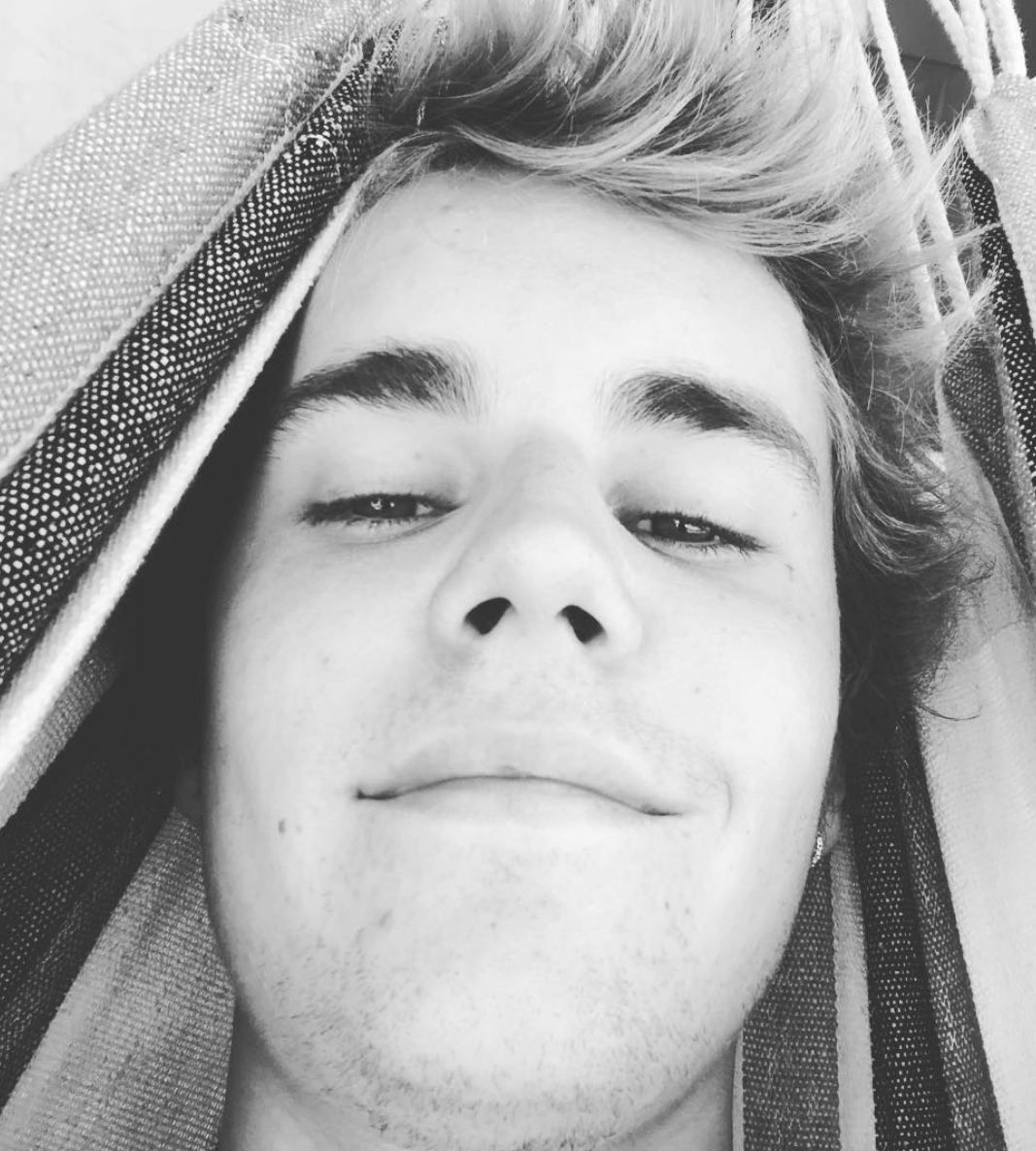 Justin Bieber Gets Cute - The Hollywood Gossip