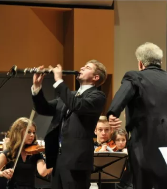 Eric Rocks Out - The Hollywood Gossip