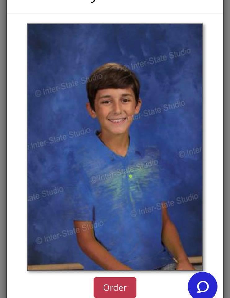 7th Grader Blends Into Green Screen for School Pictures, Hilarity ...