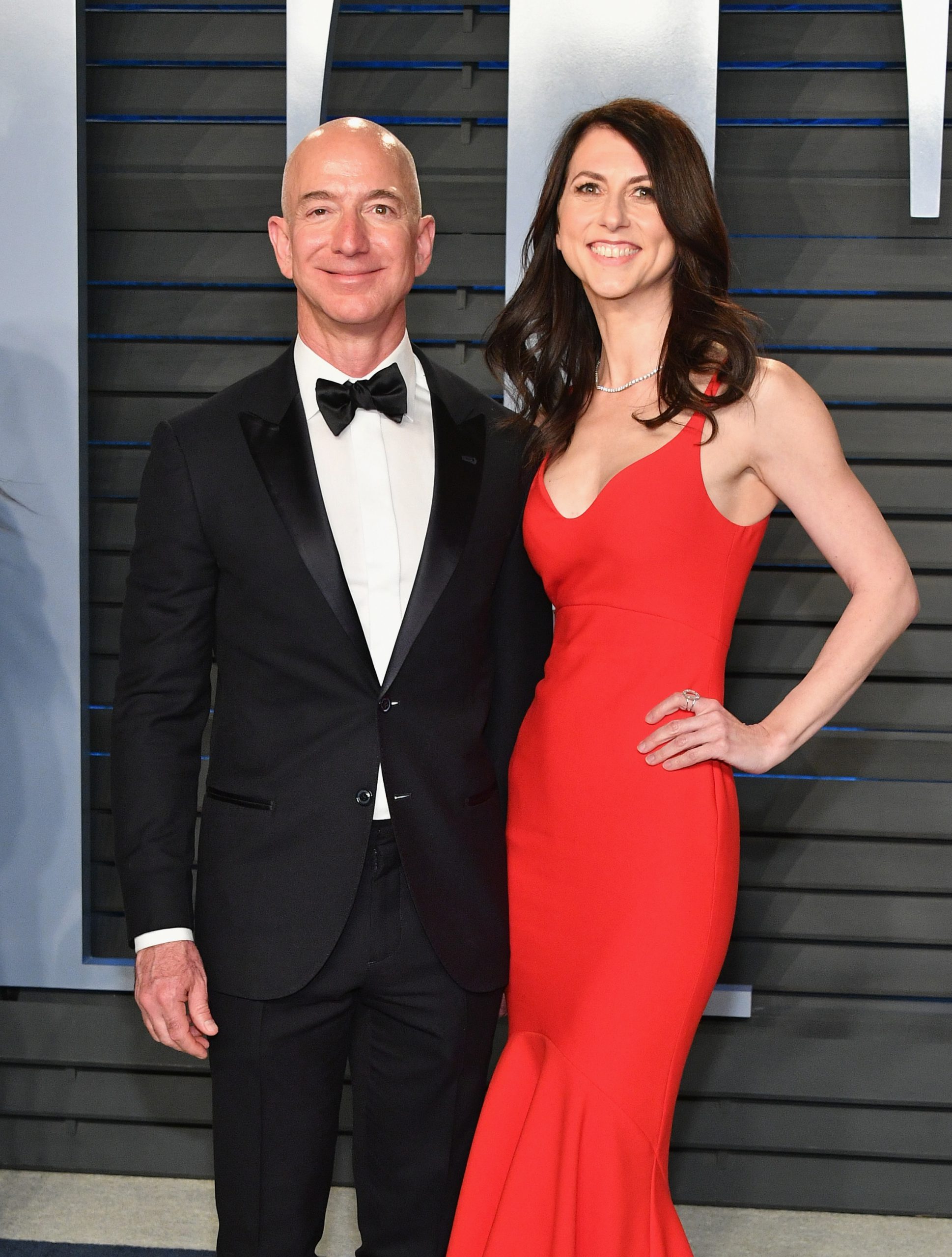 Jeff Bezos: Amazon CEO Announces Split From Wife of 25 Years in Twitter ...