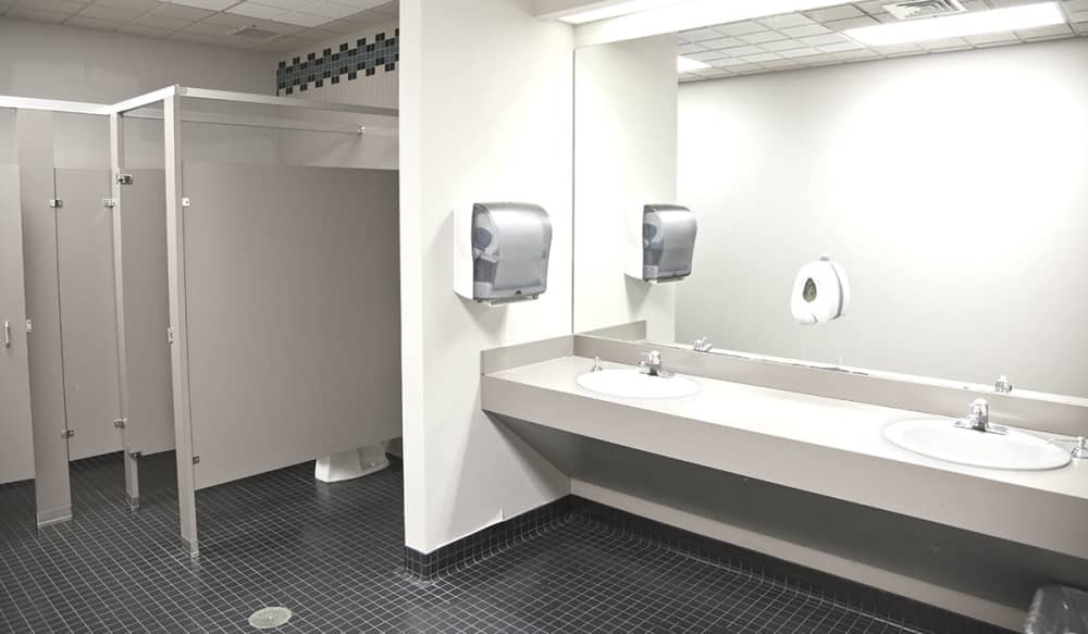 Kansas Man's "Need to Defecate" Hilariously Mistaken For Bomb Threat ...