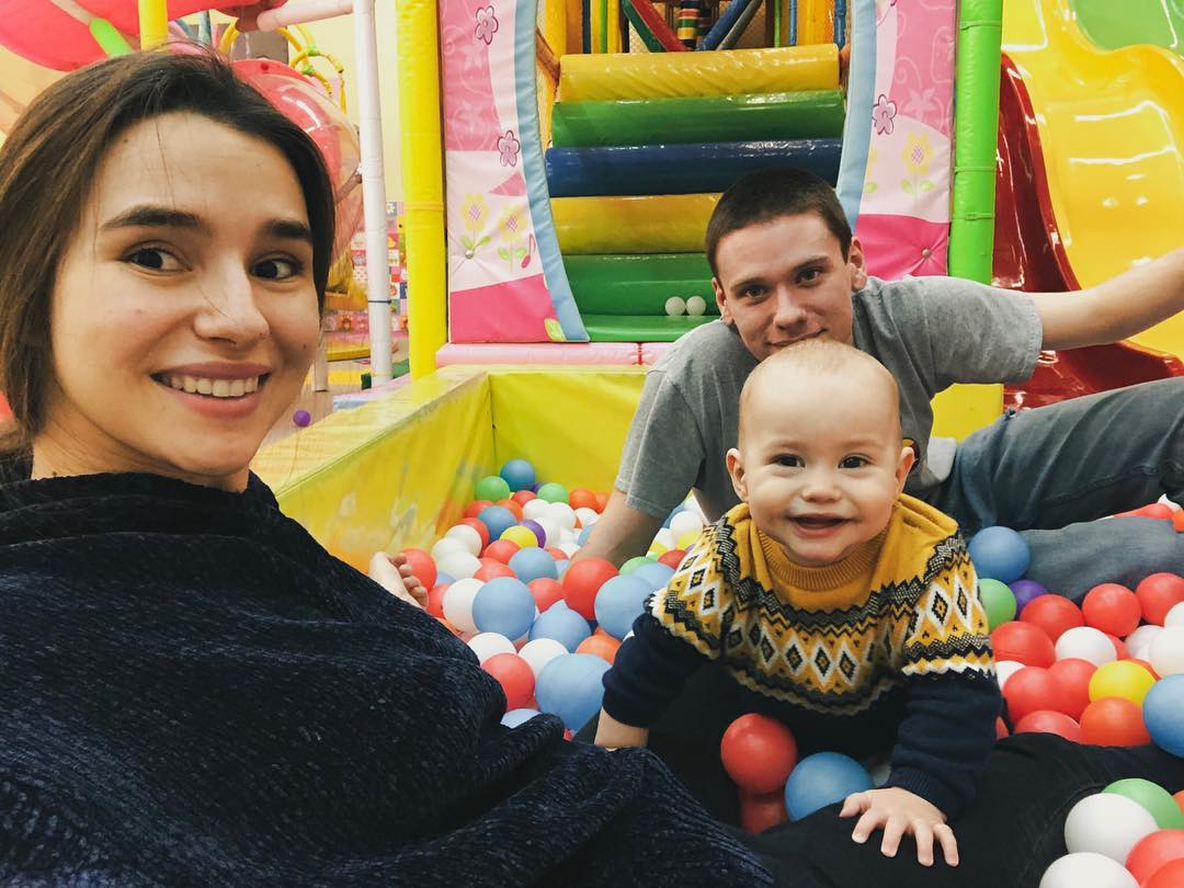 Olga, Steven, and Baby Alex in a Ball Pit - The Hollywood Gossip