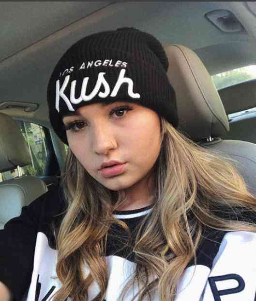 Annie Smith - The Hollywood Gossip