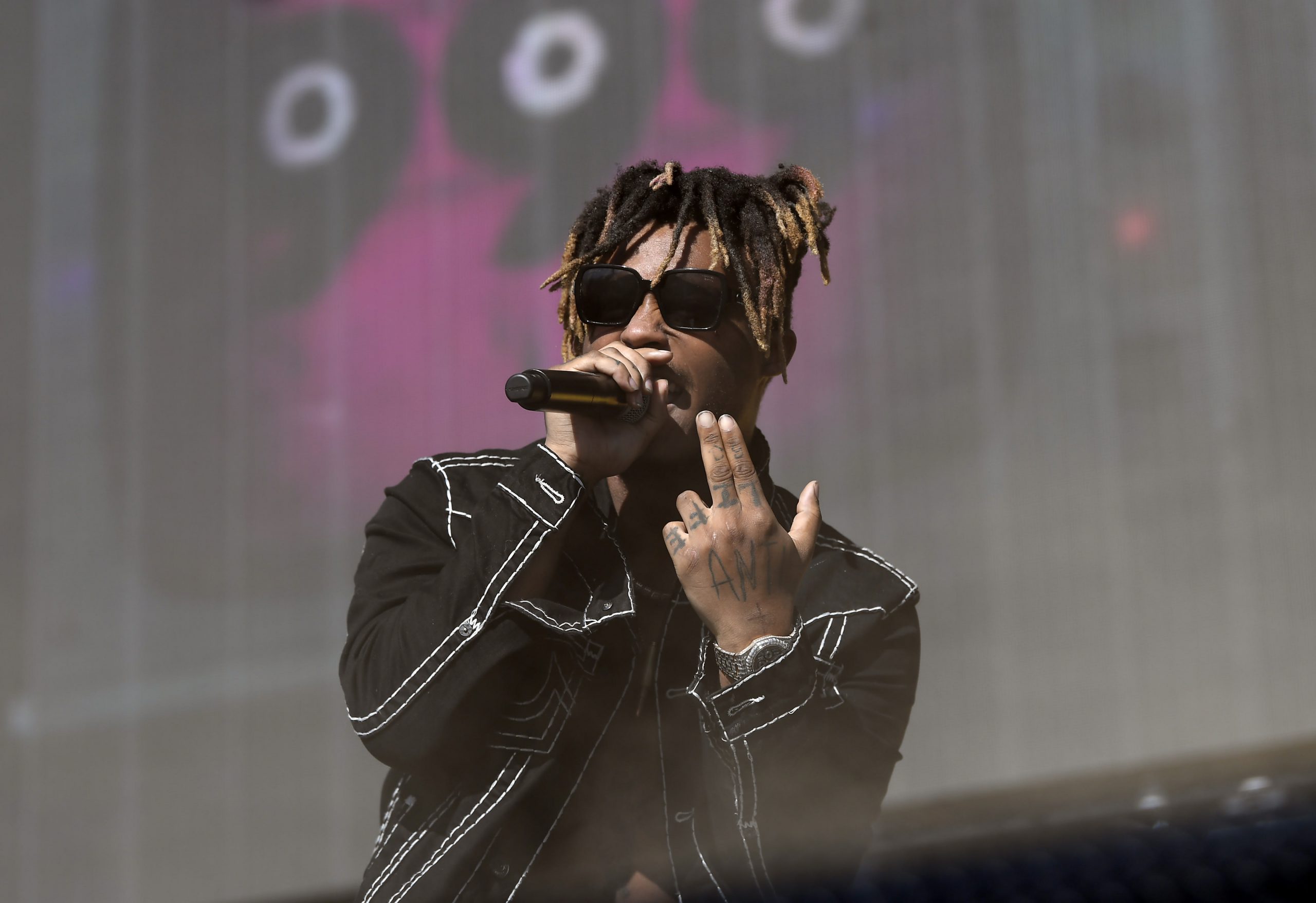 Juice Wrld, Rising Rap Star, Dies of Seizure - The Hollywood Gossip