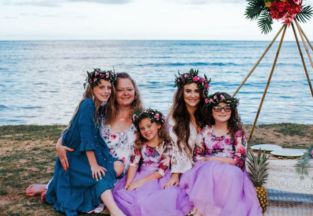 Leah with Her Mom and Her Kids - The Hollywood Gossip