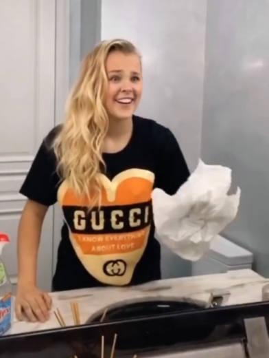 JoJo Siwa Smiles in Wonder - The Hollywood Gossip