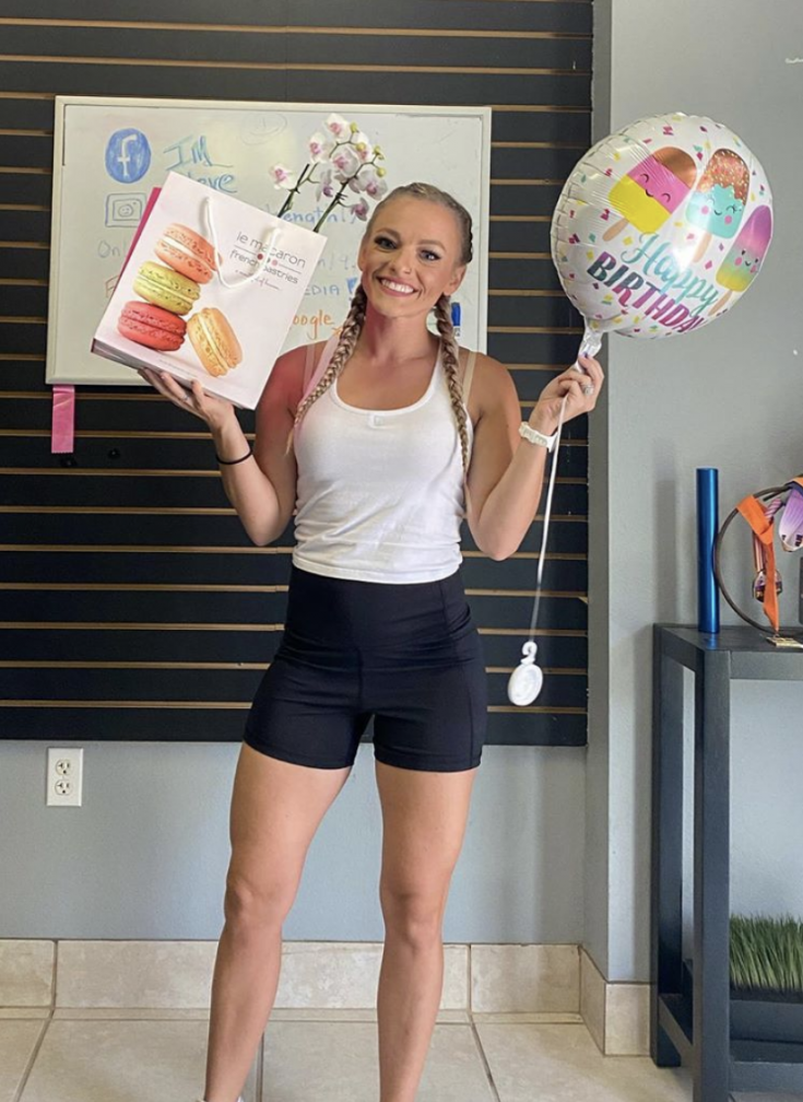 Mackenzie McKee Flaunts Shredded Abs, Thigh Gap; Promises Fans: You Can ...