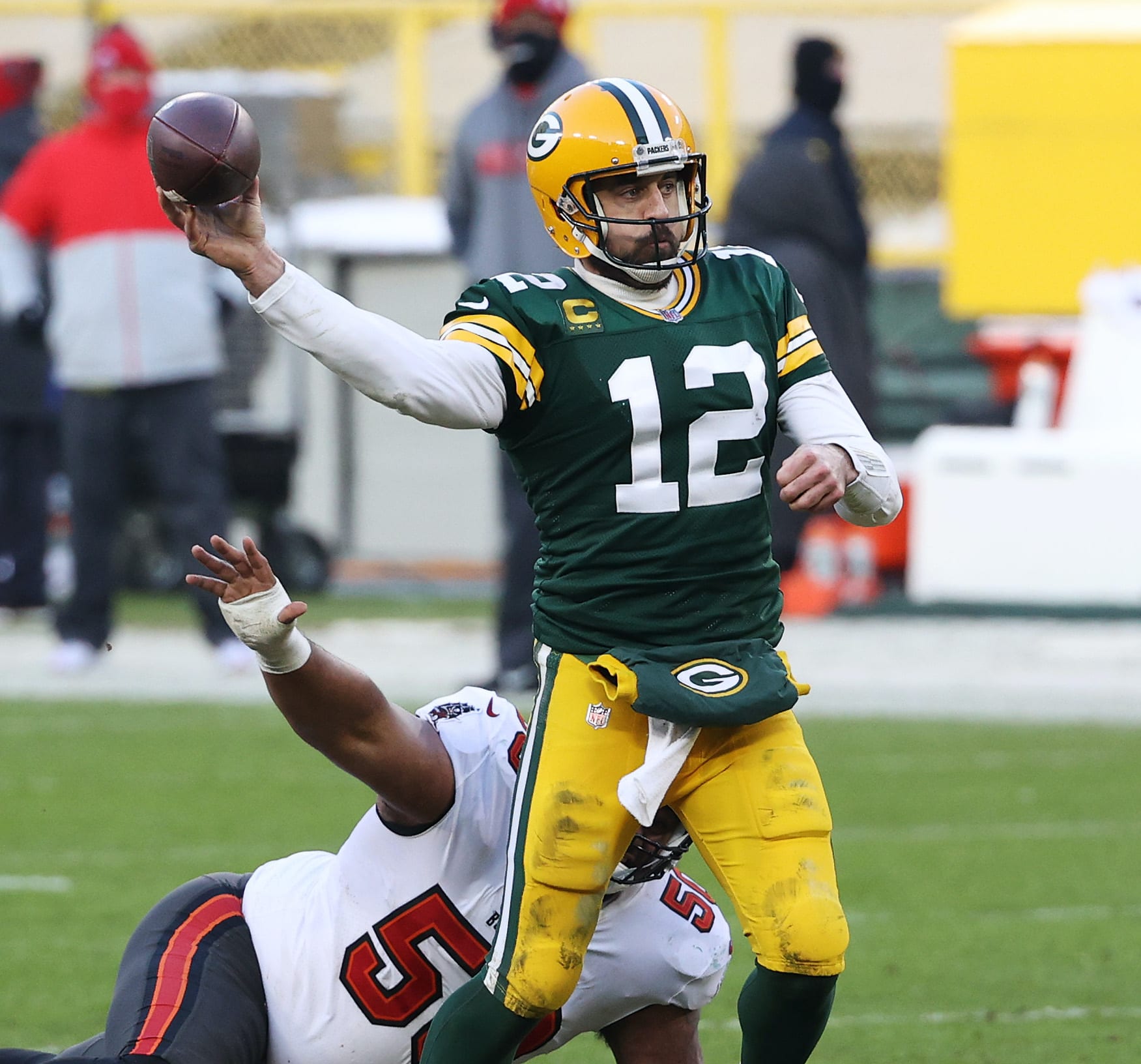 Aaron Rodgers Throws a Pass - The Hollywood Gossip