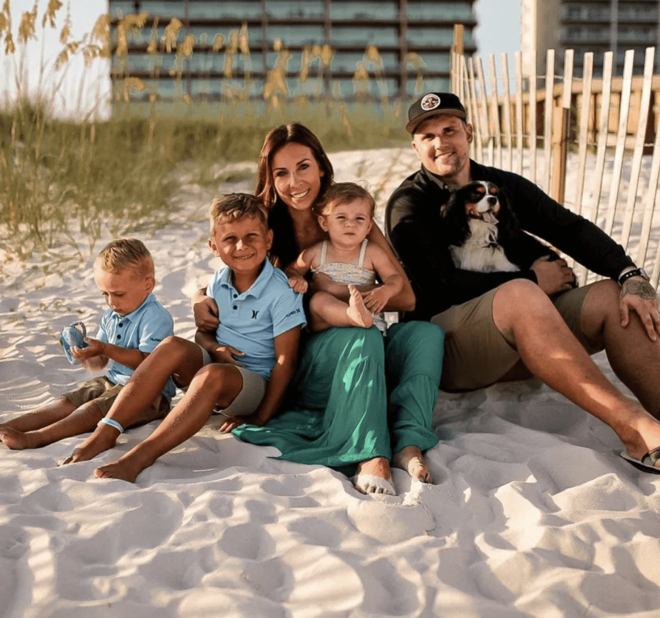 Mackenzie With Kids, Ryan With Dog - The Hollywood Gossip