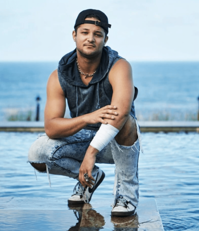 Chris Pearson - The Hollywood Gossip