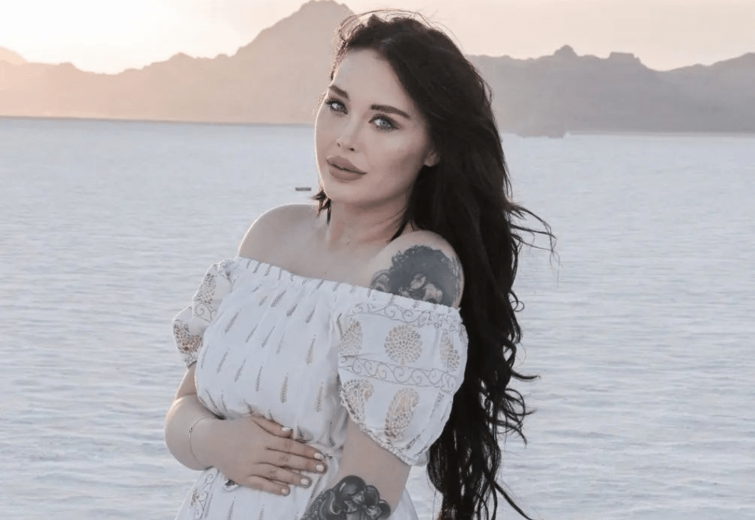 Deavan Clegg header (9 May 2022) - The Hollywood Gossip